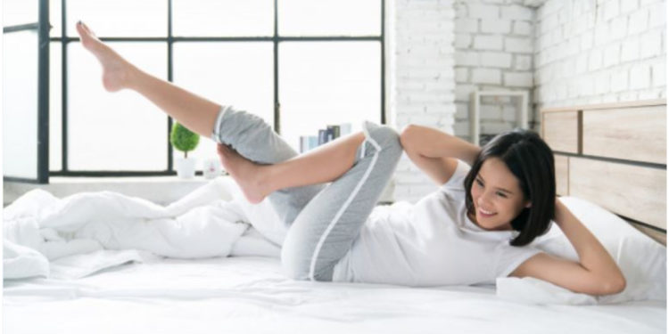 Quema grasa al despertar con el entrenamiento fitness sin salir de la cama