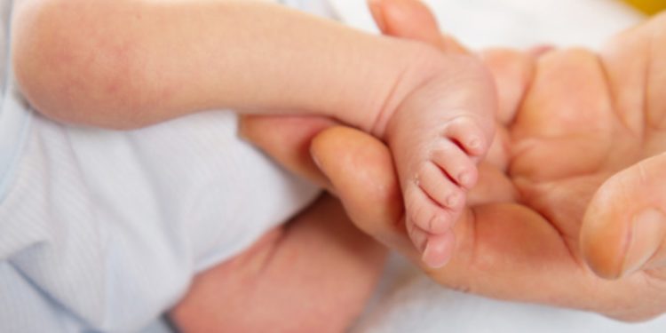 Yuval Topper Erez el hombre transgénero que compartió fotos de su parto