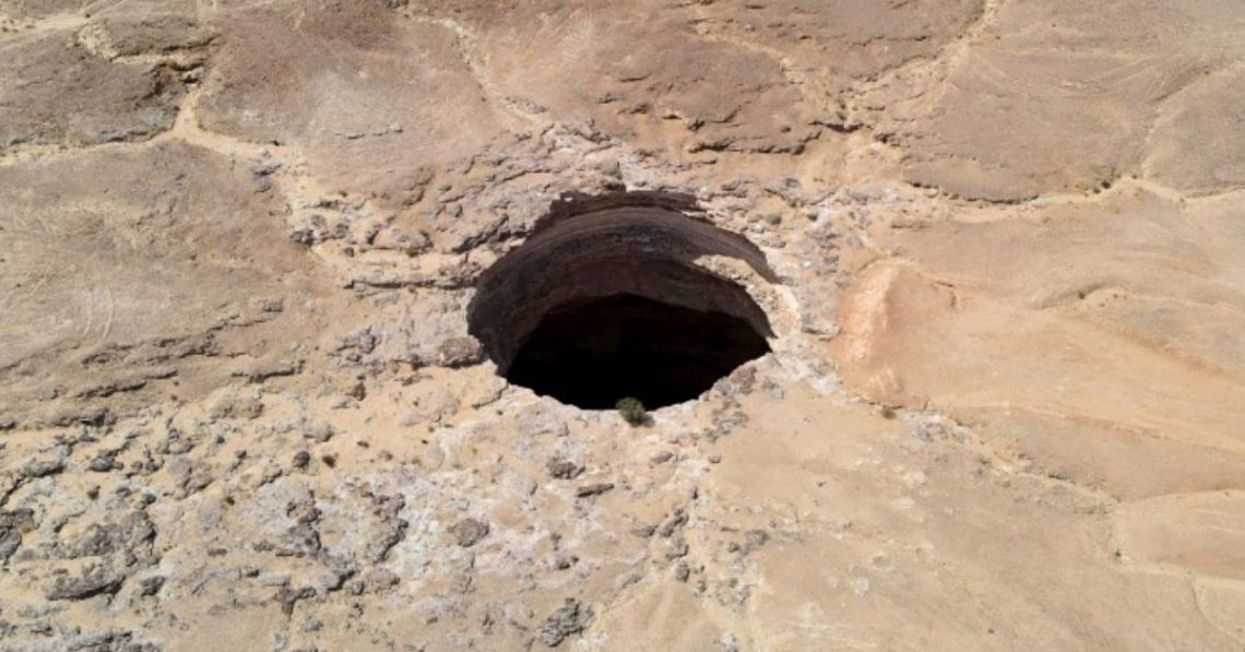 Científicos descienden por primera vez al denominado pozo del infierno