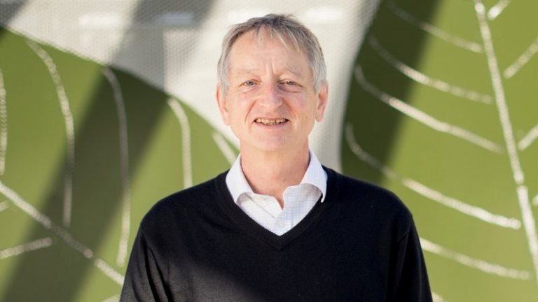 Geoffrey Hinton, el pionero advirtió los riesgos de la inteligencia ...